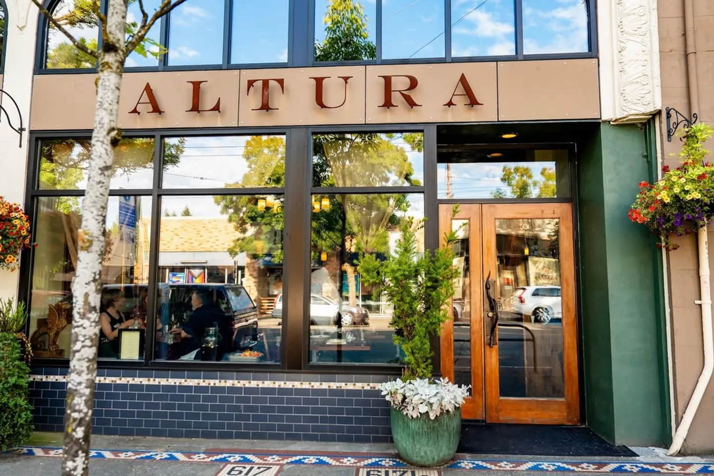 Canlis Seattle Restaurant: Info, Menu & Reservations