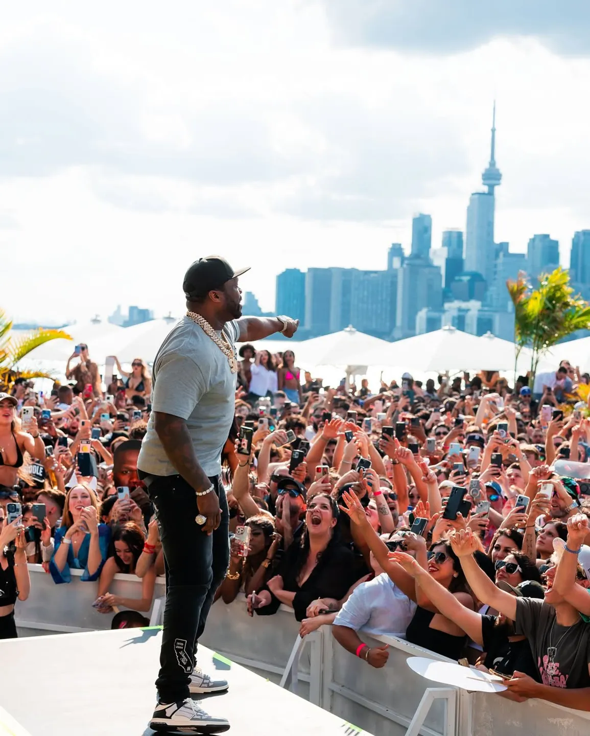 Cabana Pool Bar Toronto Beach Club: Sunbeds, Info & Reservations