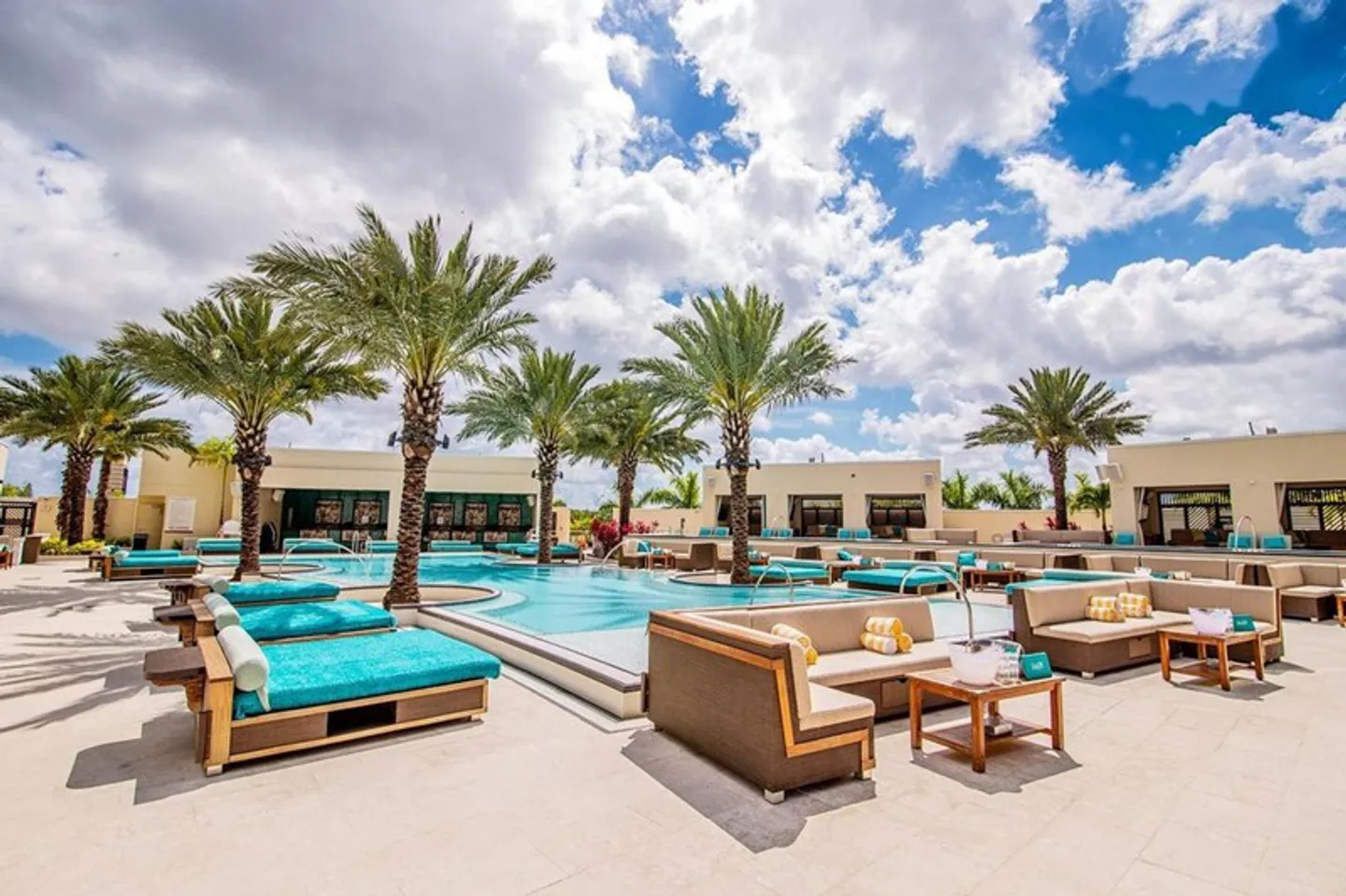 DAER Dayclub Miami Beach Club: Sunbeds, Info & Reservations