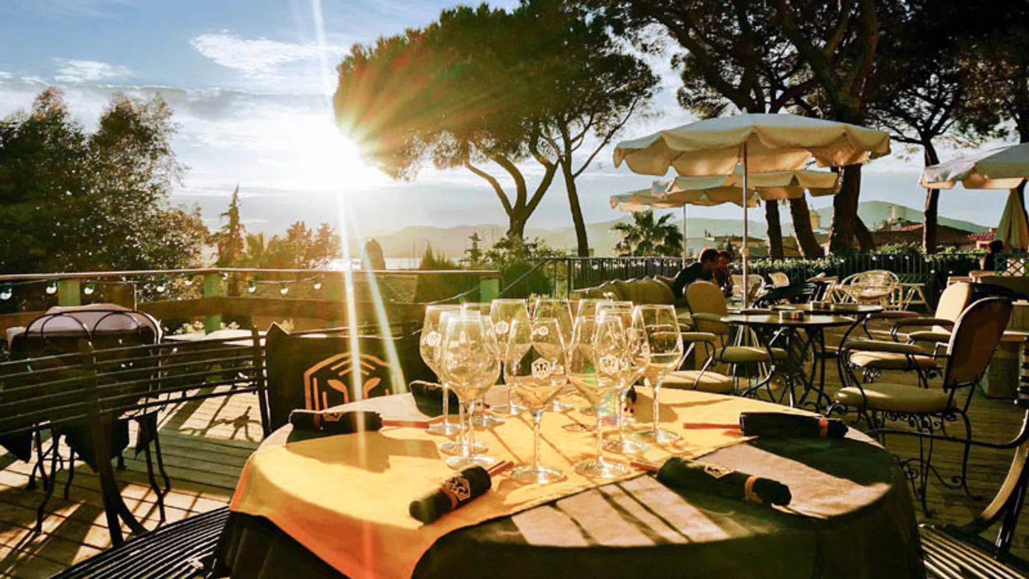 Le Club 55 Saint-Tropez Restaurant: Info, Menu & Reservations