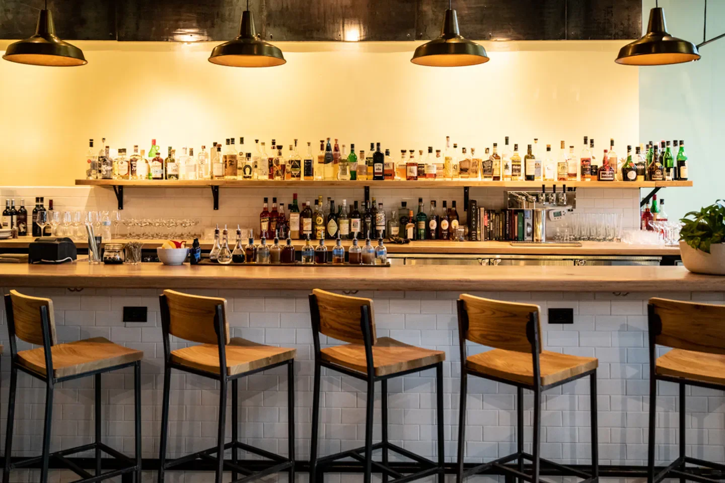 White Oak Kitchen & Cocktails Atlanta Reservations | Alotea Concierge