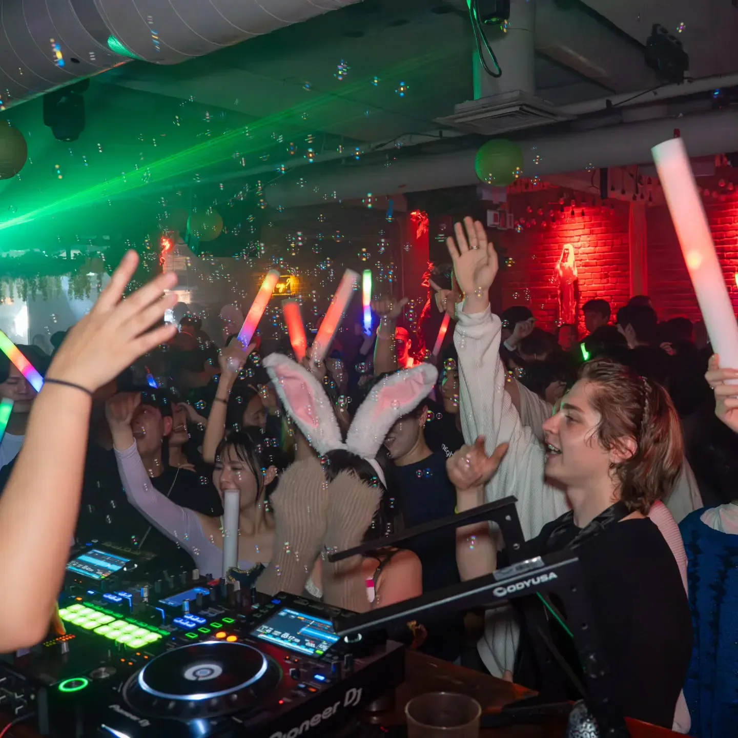 Celebrities Nightclub Vancouver Reservations | Alotea Concierge