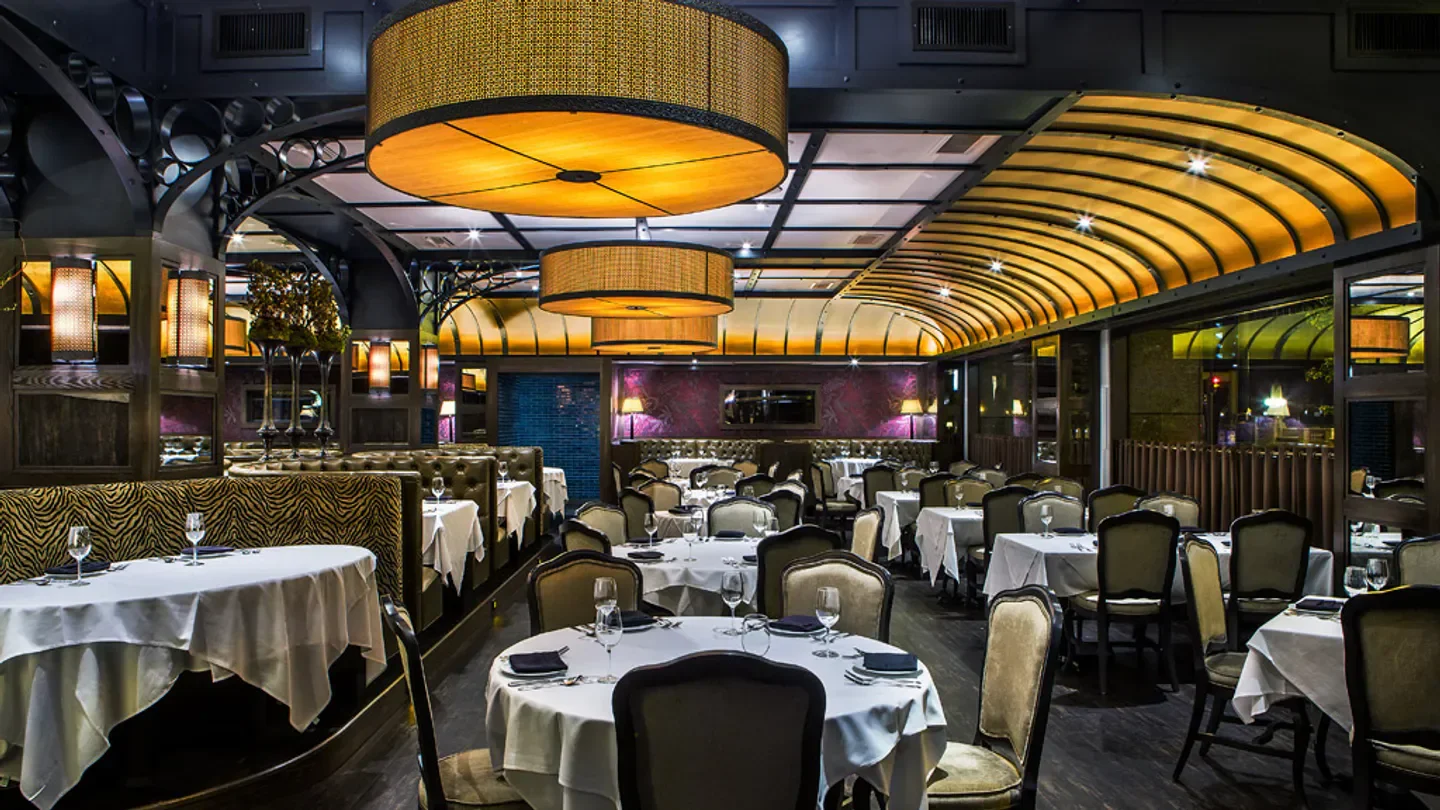 Obélix Chicago Reservations | Alotea Concierge