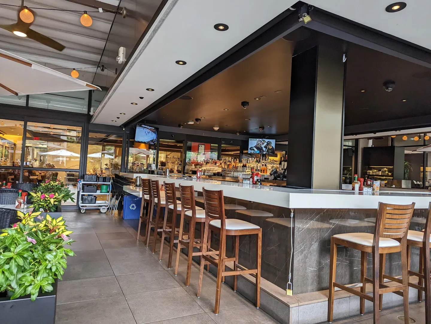 MW Restaurant Honolulu Reservations | Alotea Concierge