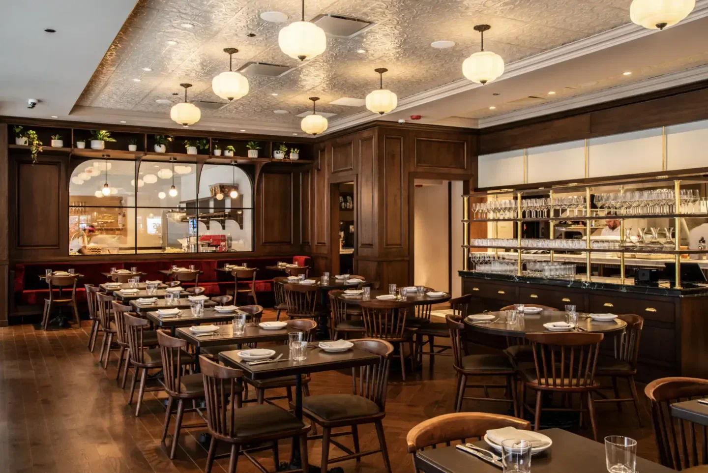 The Loyalist Chicago Reservations | Alotea Concierge