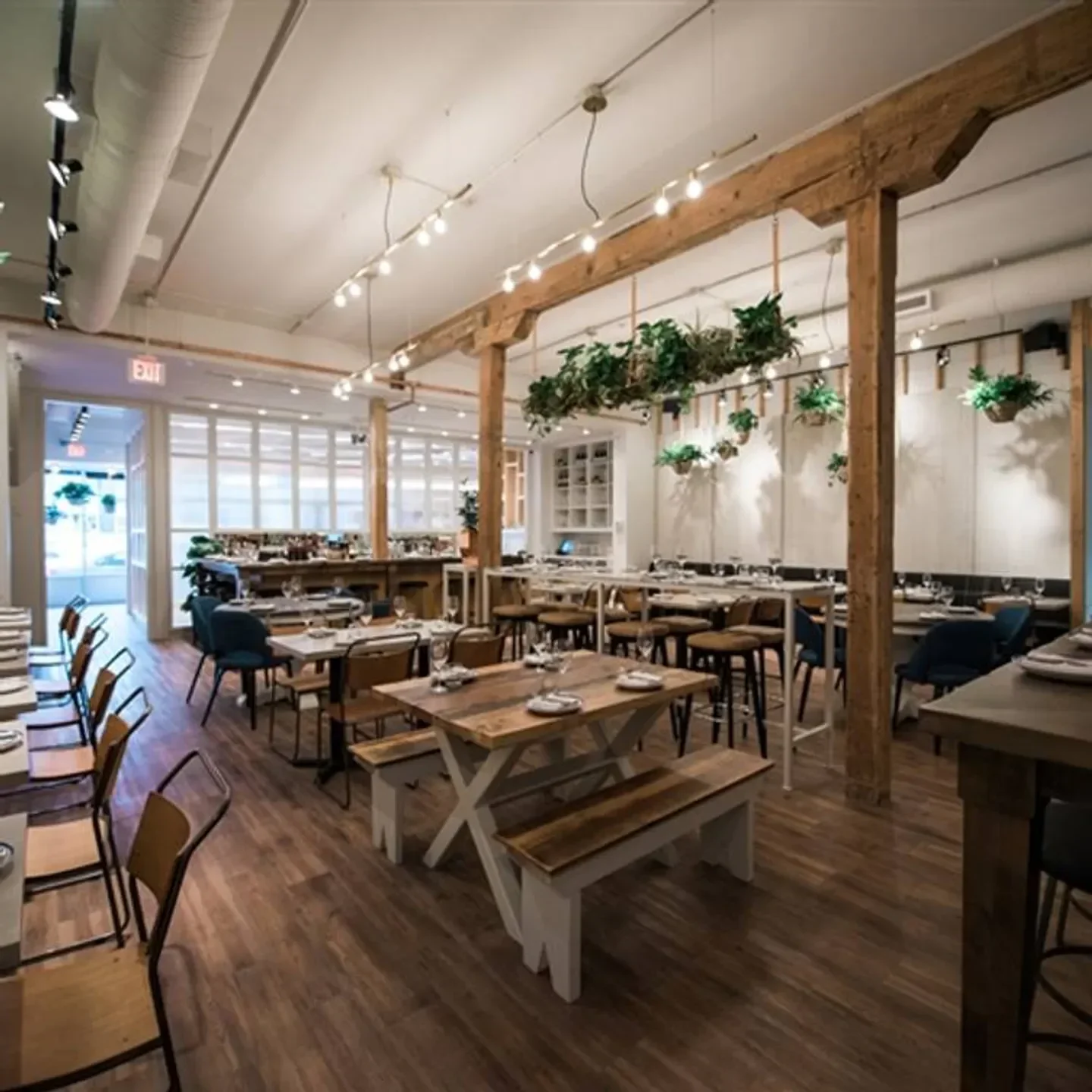 Major Tom Calgary Reservations | Alotea Concierge